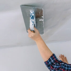 Plafond laten stucen door Super Stuc